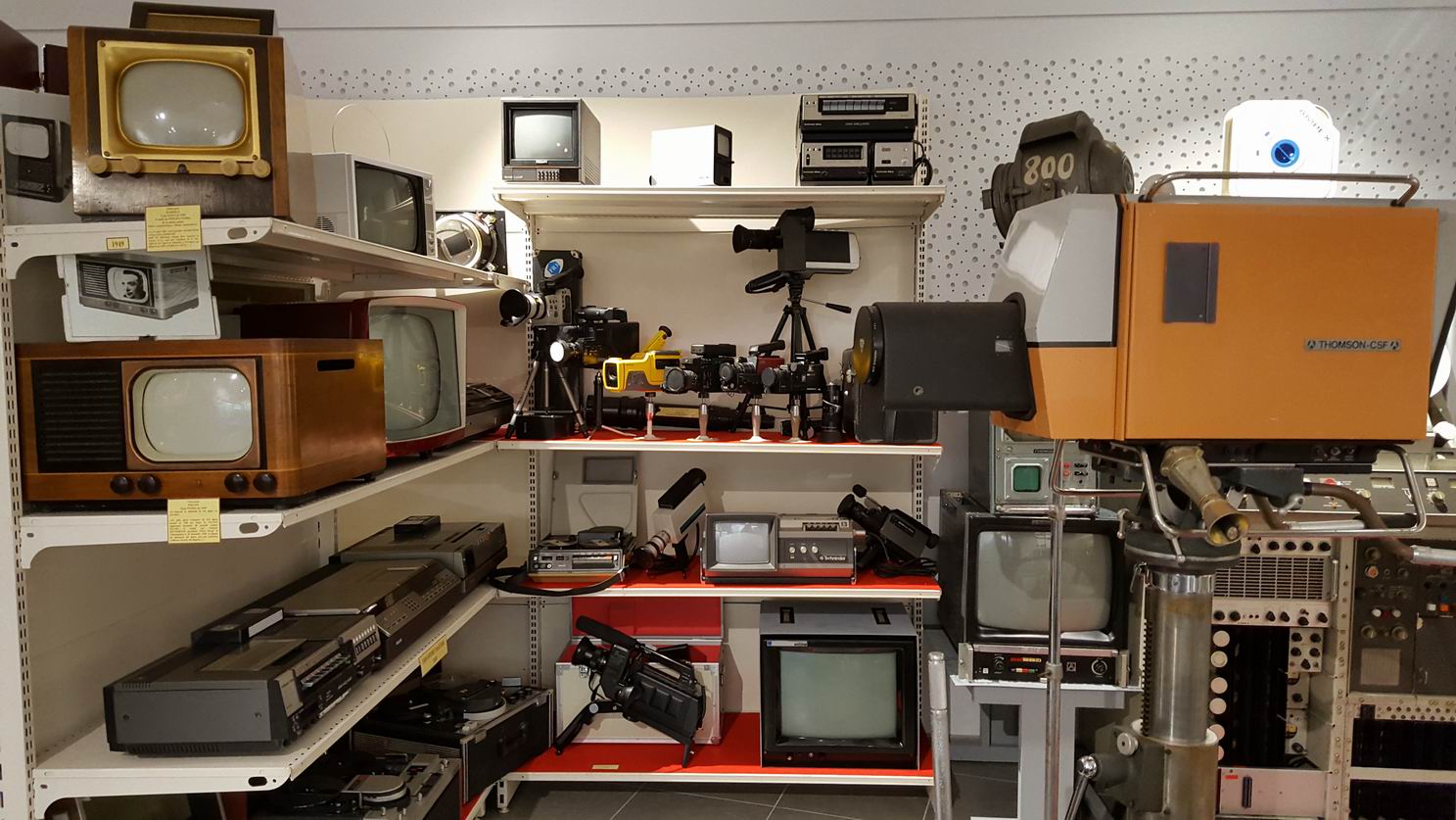 MUSEE DE L'AUDIOVISUEL ET DE LA COMMUNICATION, MONTVAL-SUR-LOIR, Musée ...