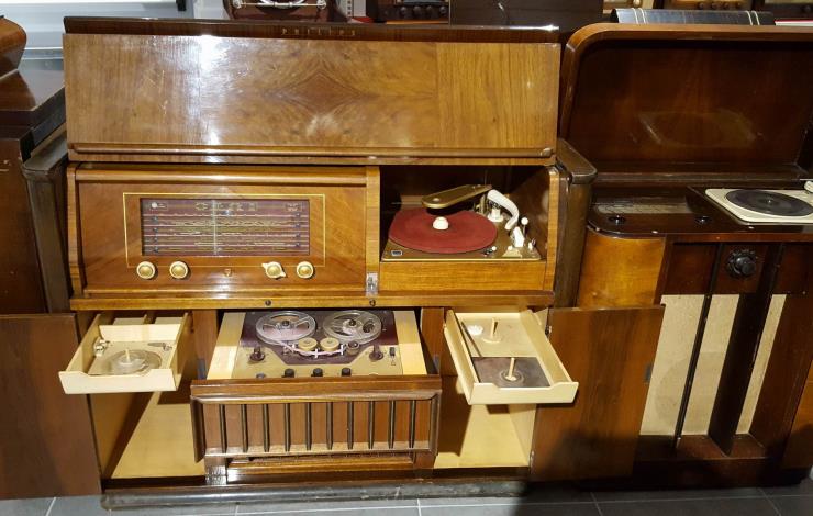 MUSEE DE L'AUDIOVISUEL ET DE LA COMMUNICATION, MONTVAL-SUR-LOIR, Musée ...